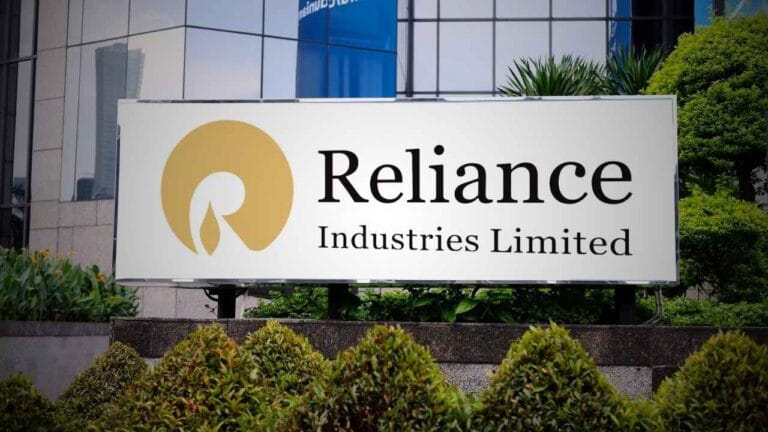 Reliance Industries Share Price on the News Ahead of Q4 Results, Should ...